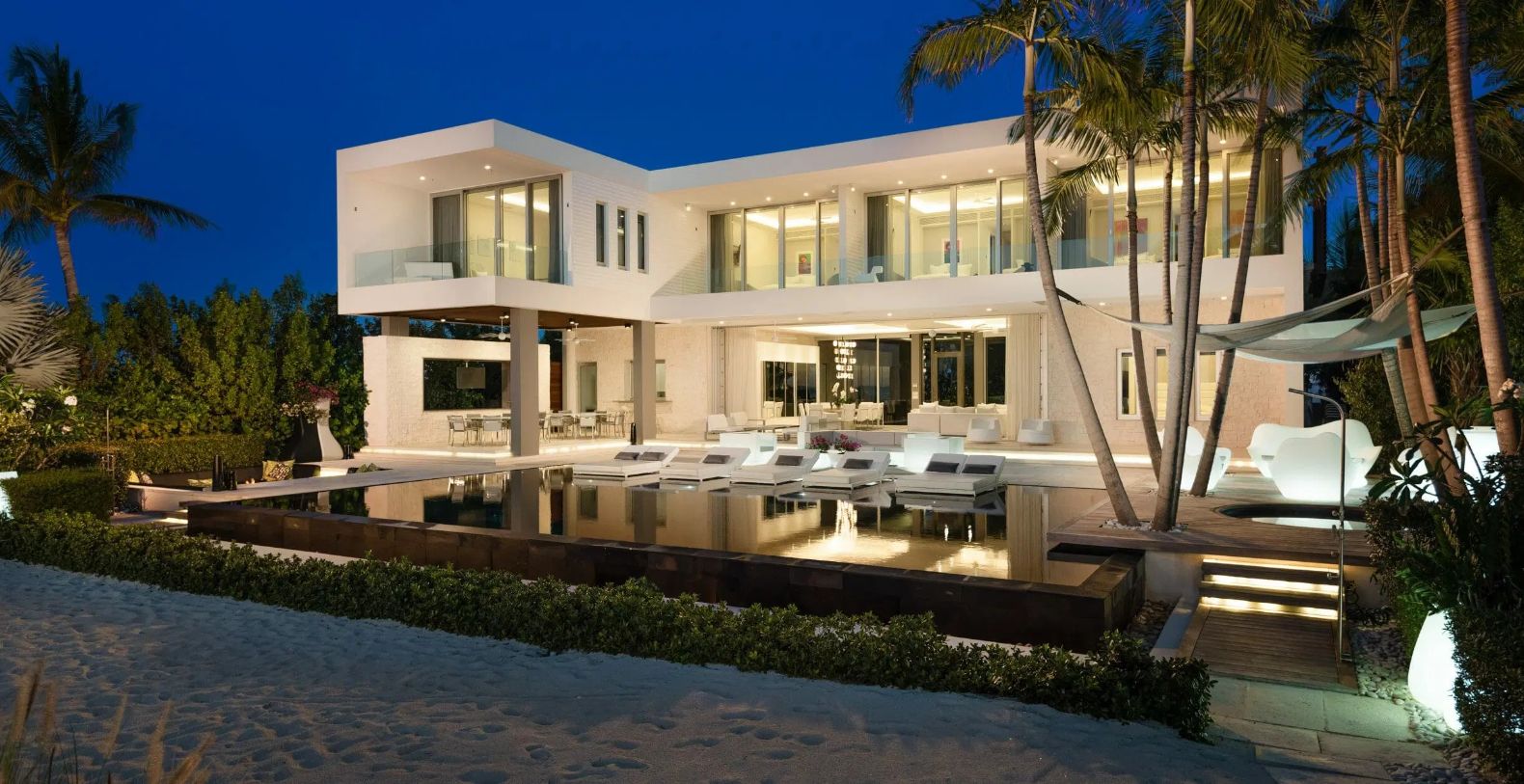 Villa Awa | Grace Bay, Turks and Caicos | Luxury Beachfront Rental